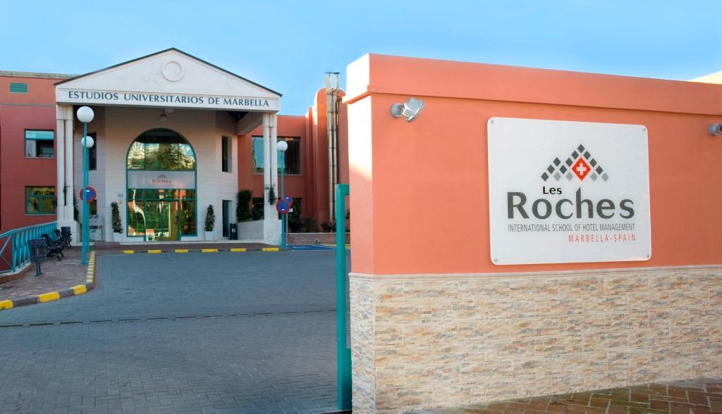 Les Roches International School of Hotel Management (Ле Рош ...